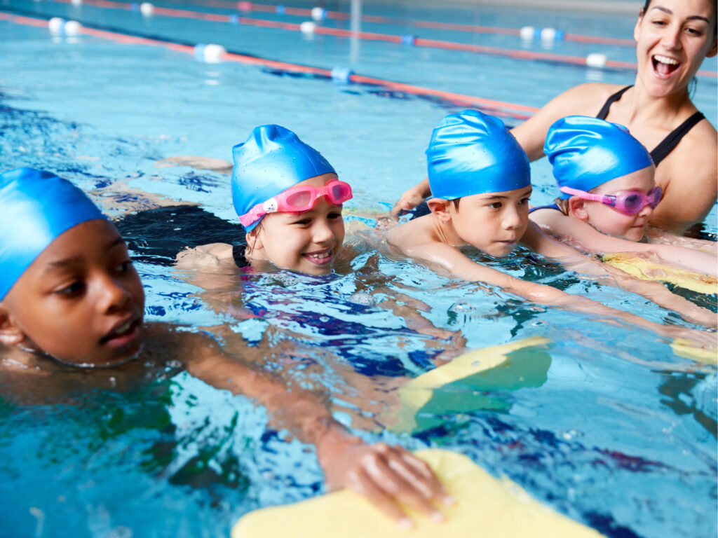 Piscina y seguridad: consejos para proteger a los niños