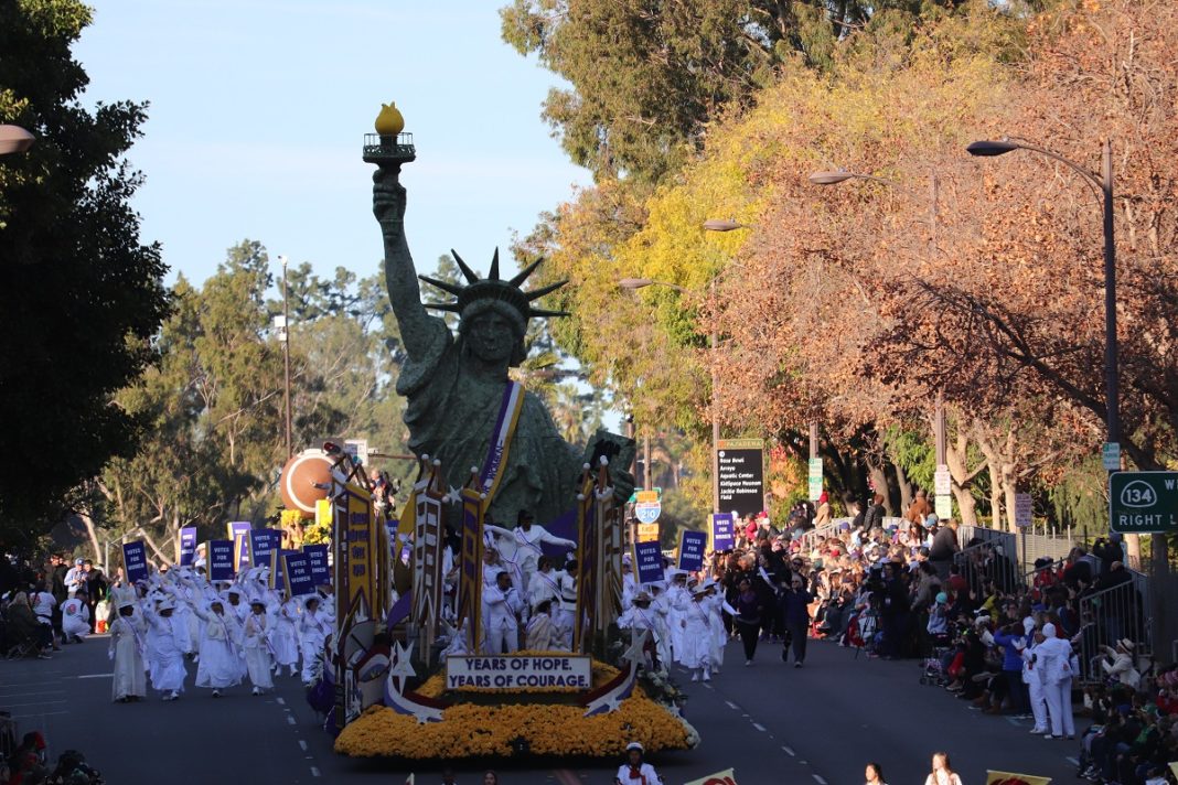 El desfile de la esperanza... en la nueva década - Hispanos Press