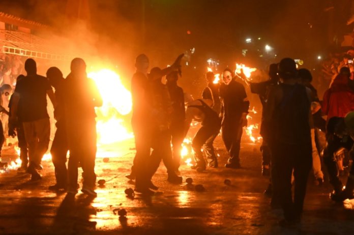 La batalla de las bolas de fuego en El Salvador