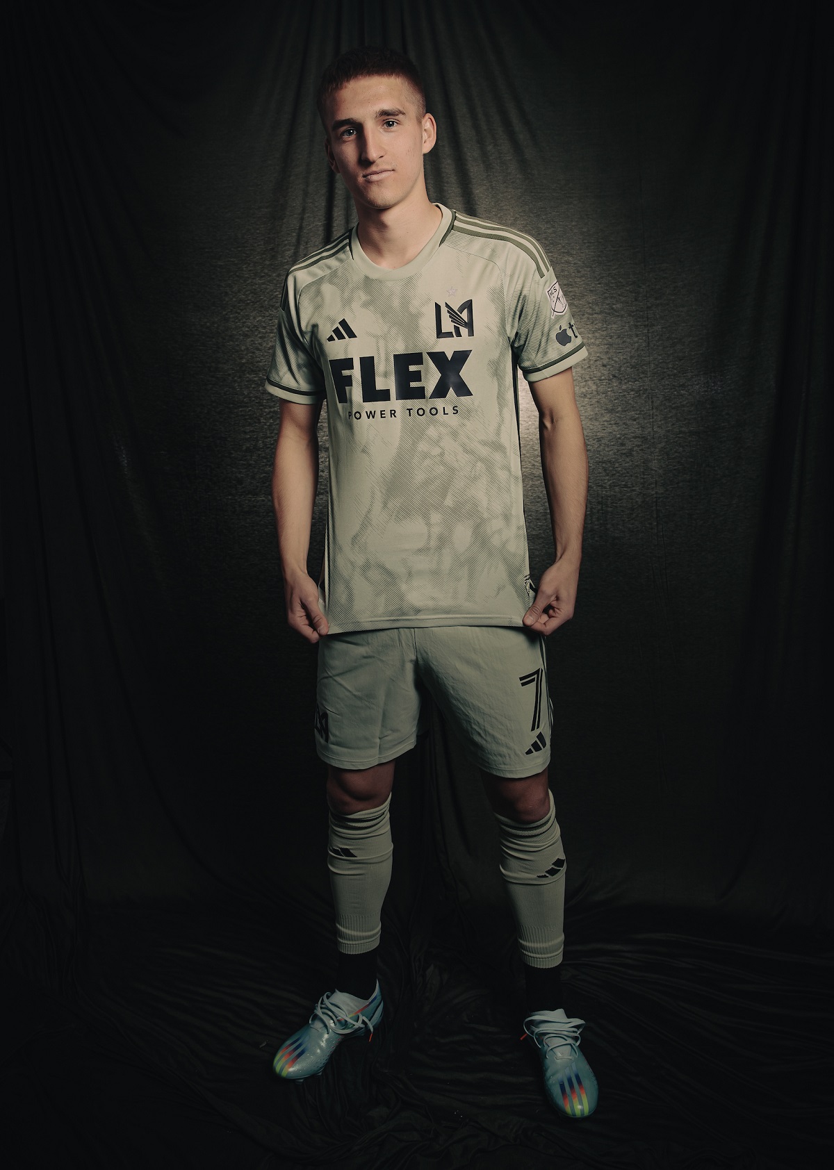 Uniforme de visitantes del LAFC para la temporada 2023